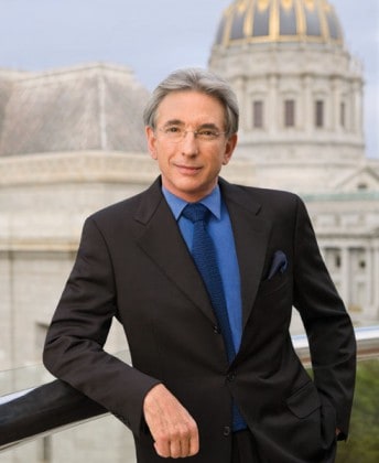 Michael Tilson Thomas leads the San Francisco Symphony and performs ...