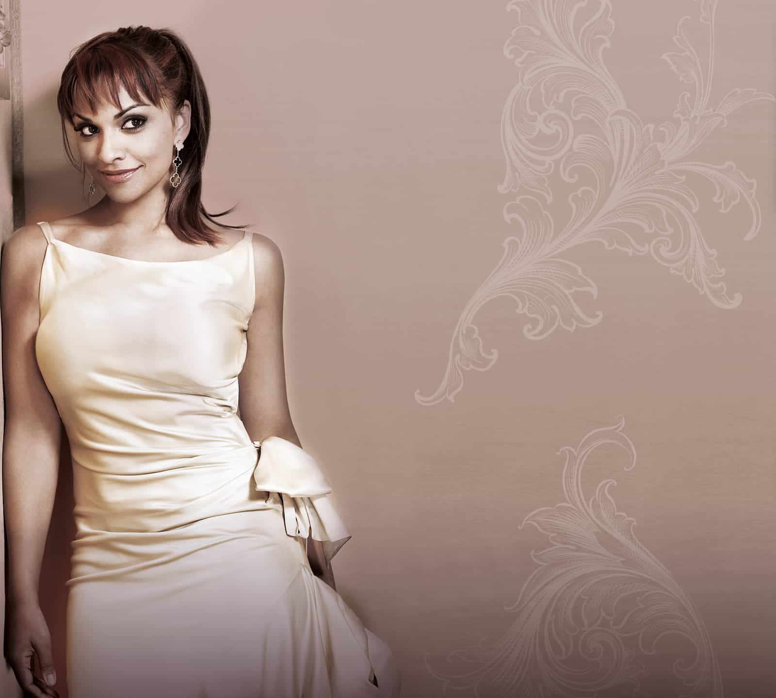 An interview with Danielle de Niese, “opera’s coolest soprano” | Stark ...